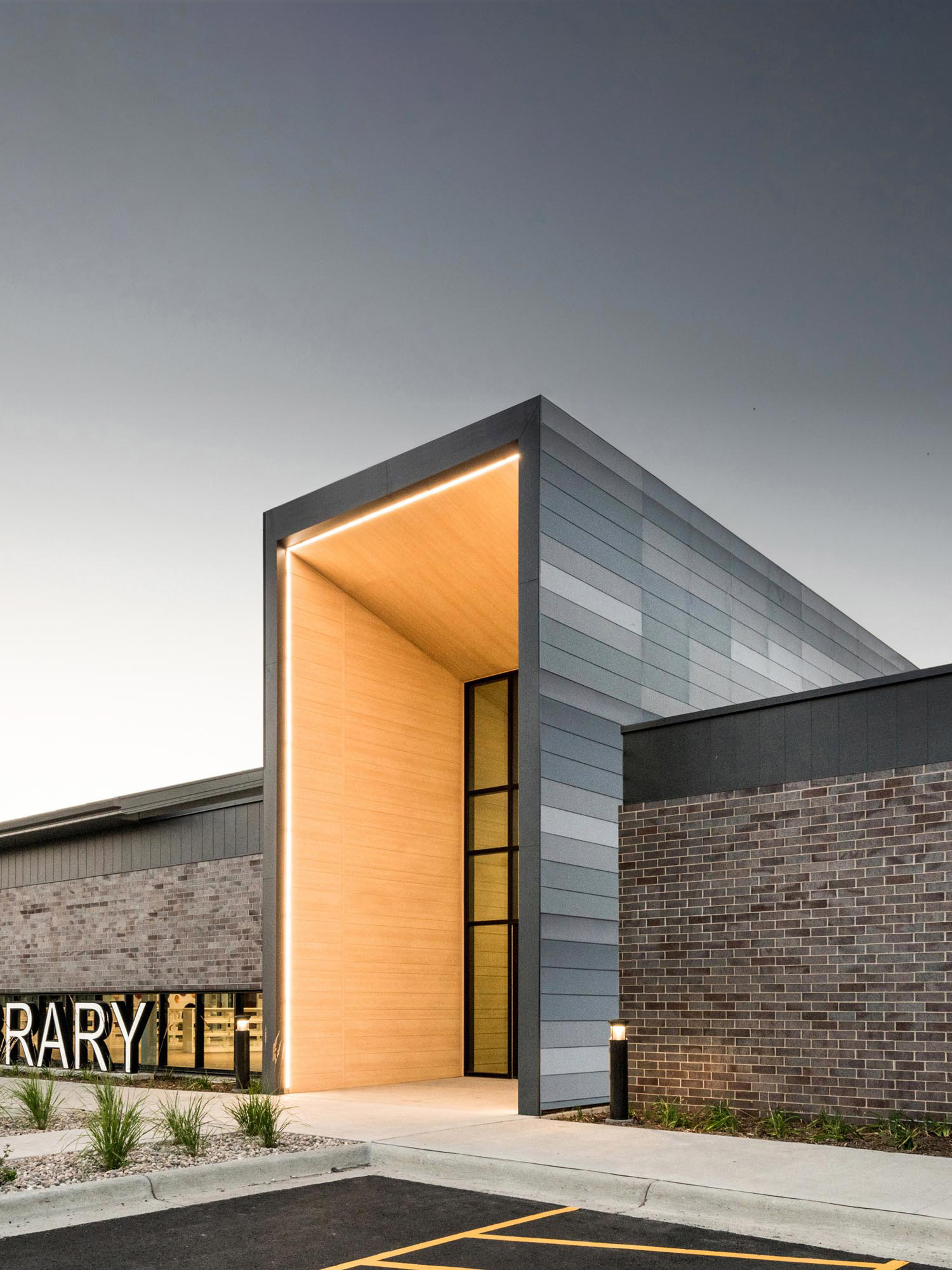 Cover Image Fixed Roof (thumbnail) - CO-OP Architecture